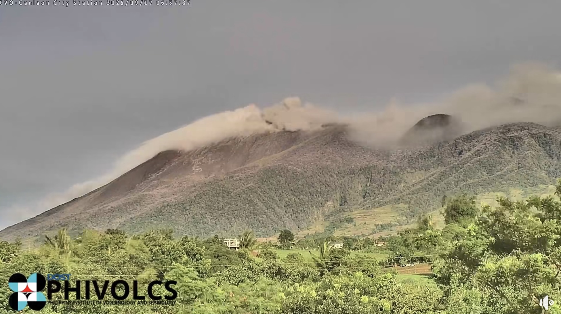 Kanlaon volcano emits ash | GMA News Online