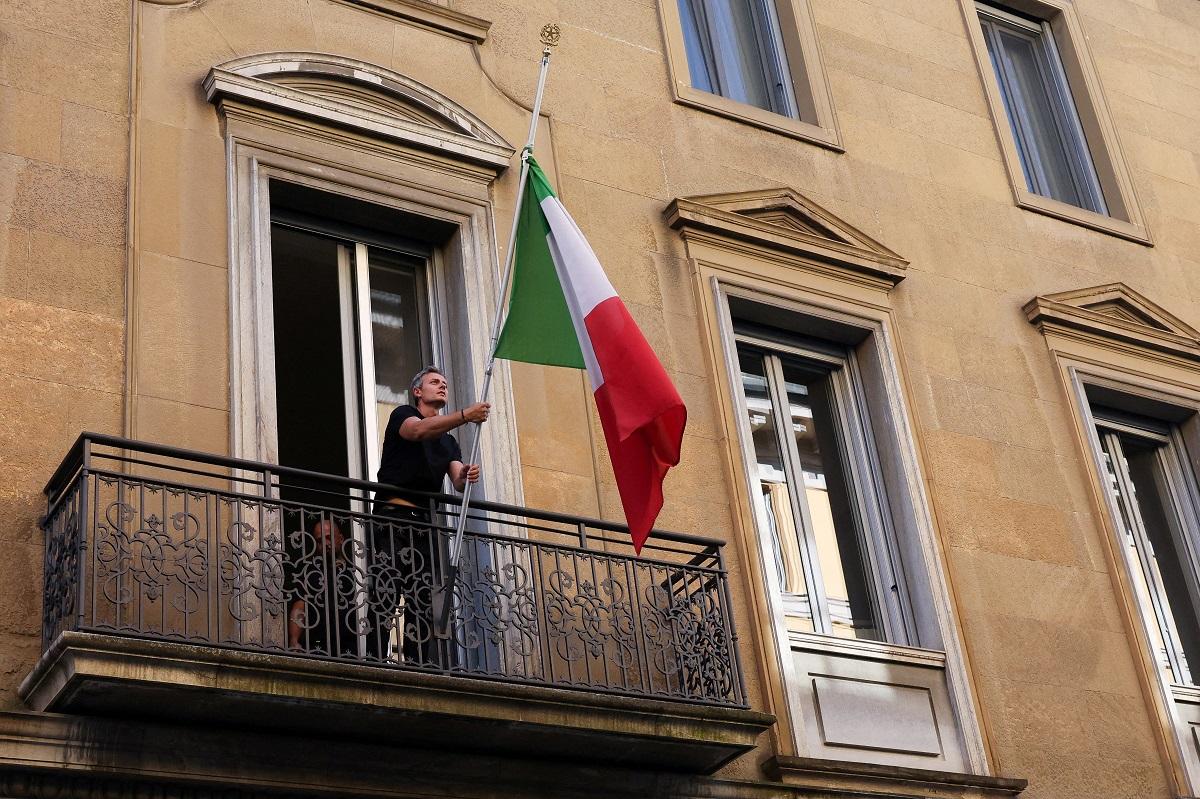 Italy, fashion world mourn Giorgio Armani | Photos | GMA News Online