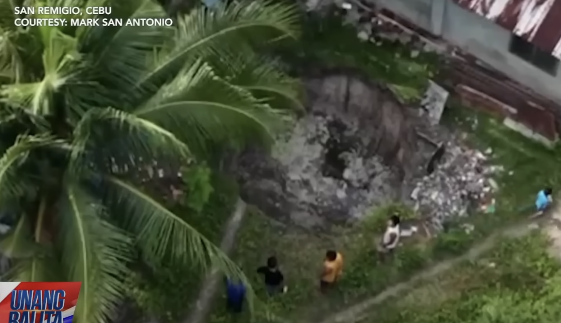 Malaking uka sa lupa na animo’y sinkhole lumitaw sa San Remigio, Cebu | Balitambayan