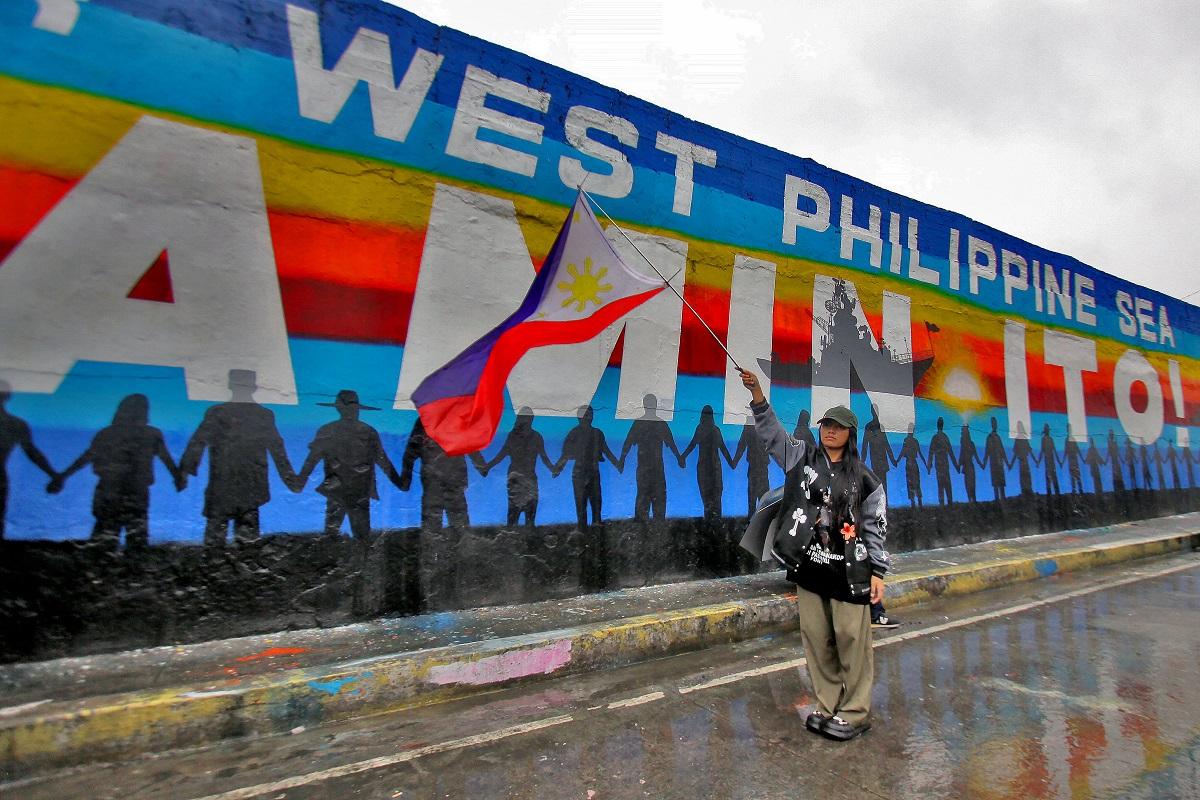 West Philippine Sea mural goes up in La Loma, QC | Photos | GMA News Online