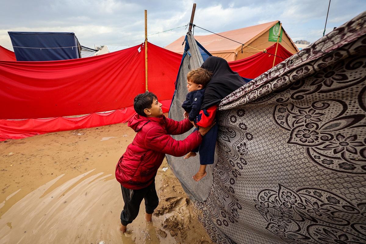 Almost all of world's children exposed to climate hazards, UN agency ...