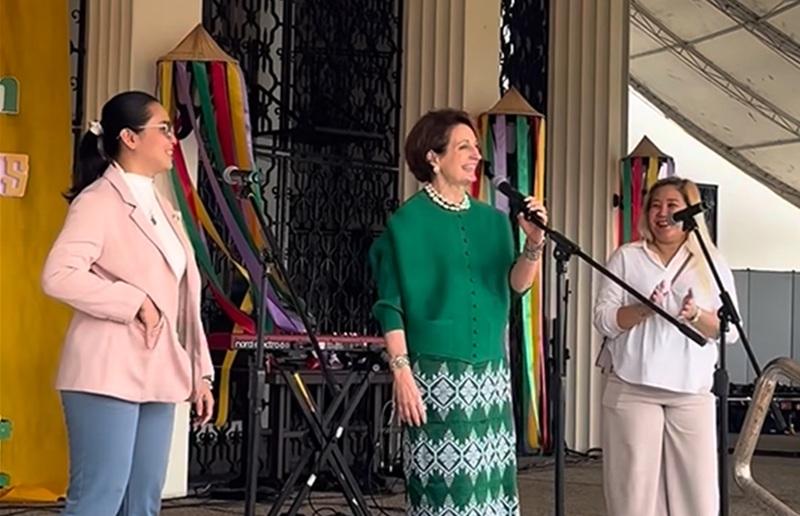 It's a 'Kumukutikutitap' Christmas for US Ambassador Carlson | GMA News ...