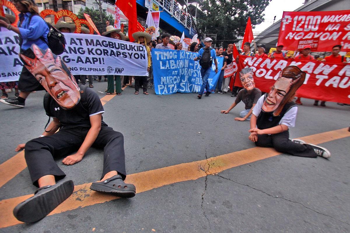 Groups hold Mendiola protest on Int’l Human Rights Day | Photos | GMA ...