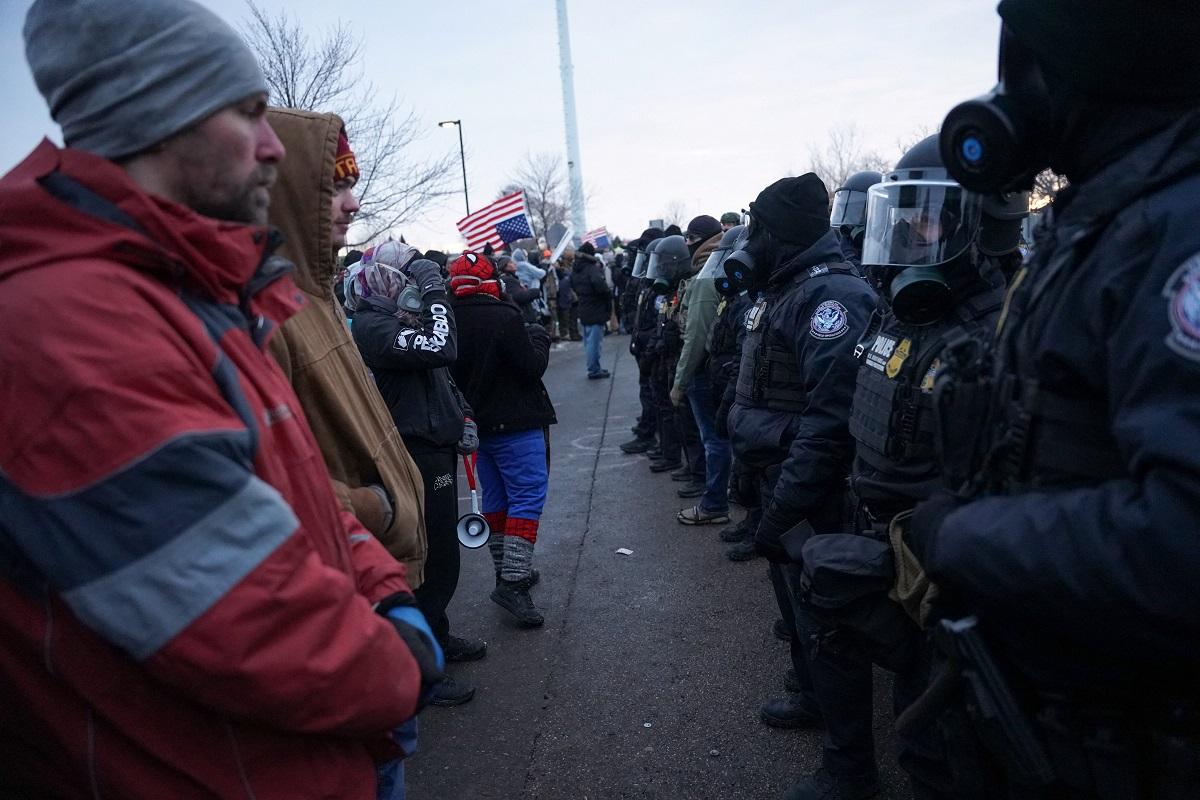 Pentagon readies 1,500 troops for potential Minnesota deployment, US ...