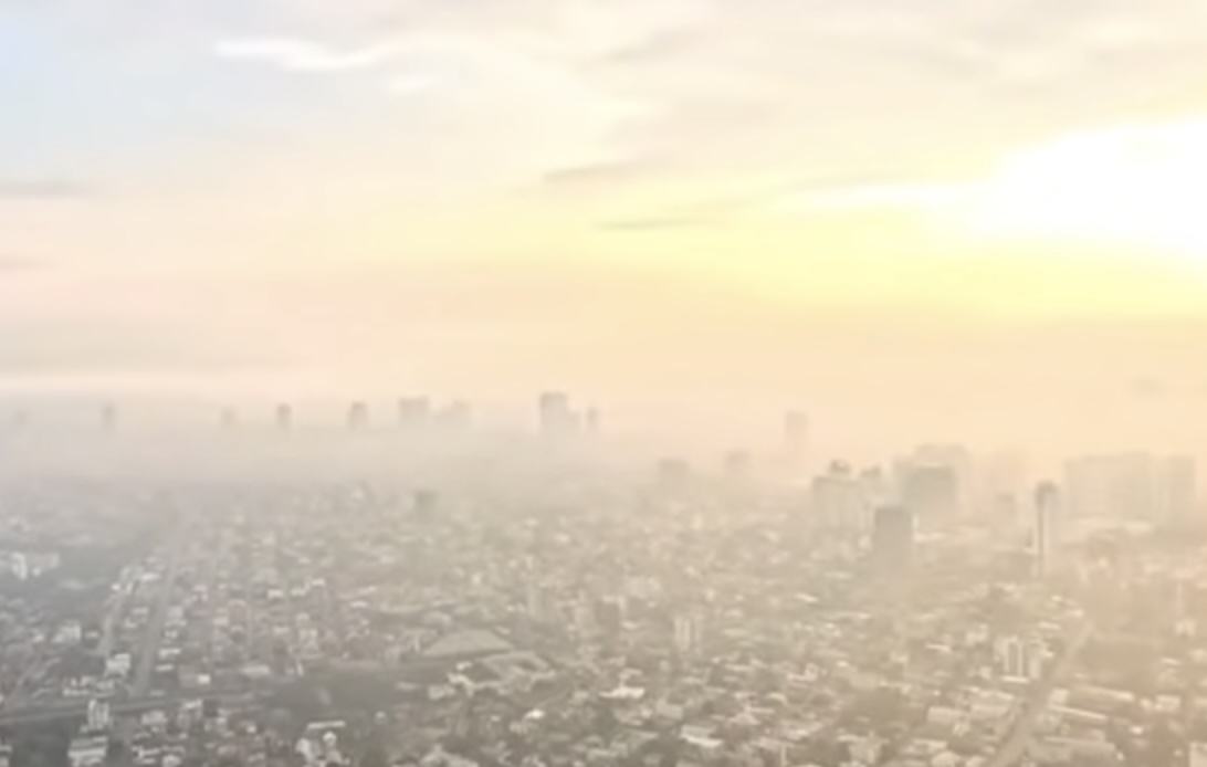 Smog blankets in parts of Metro Manila after New Year's Eve | GMA News ...