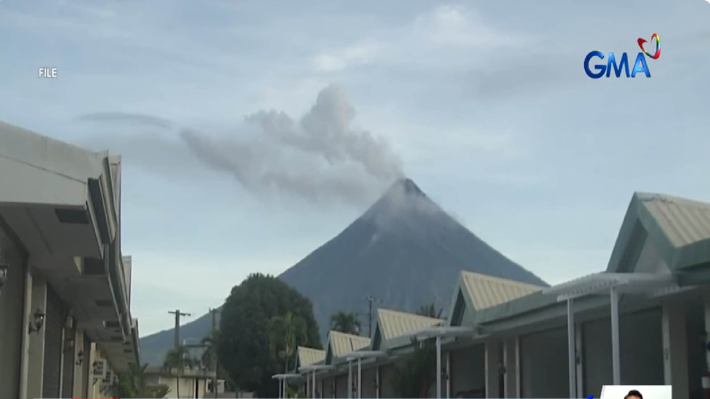 Alert Level 3, itinaas sa Bulkang Mayon | Balitambayan