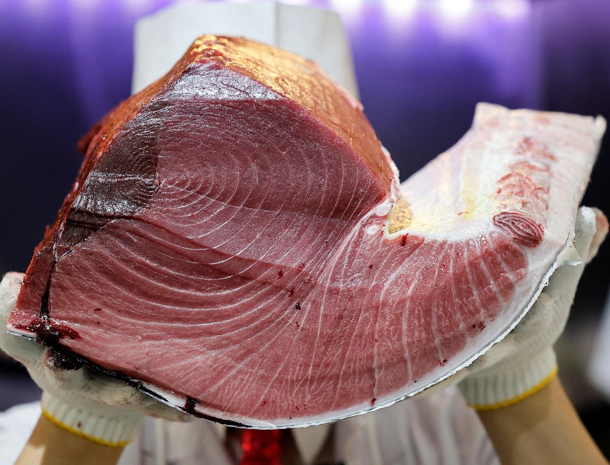 Popular Japanese sushi chain pays record $3.2 million for tuna in New ...
