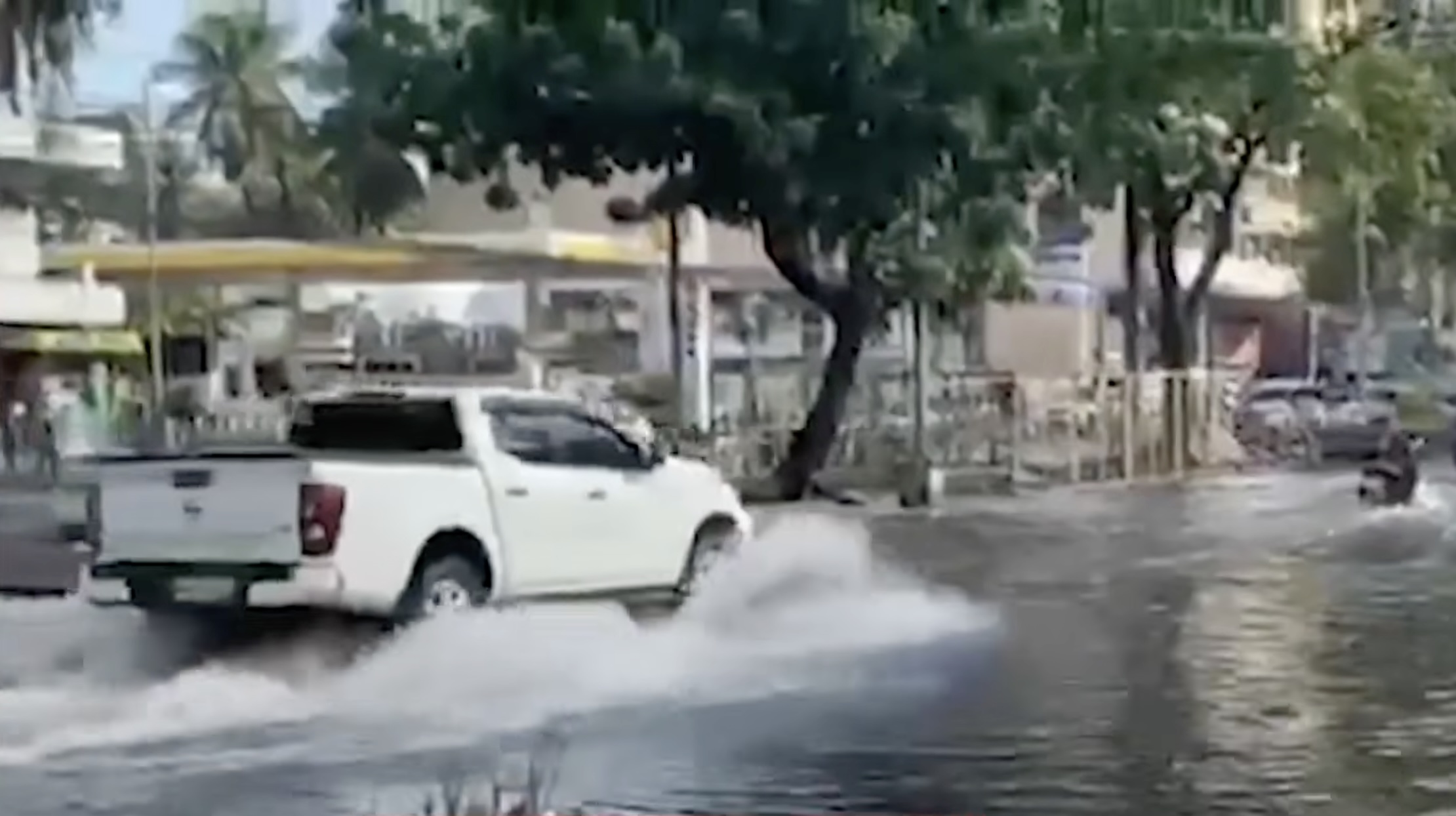 Localized thunderstorms bring rains, flooding in Metro Manila, parts of ...